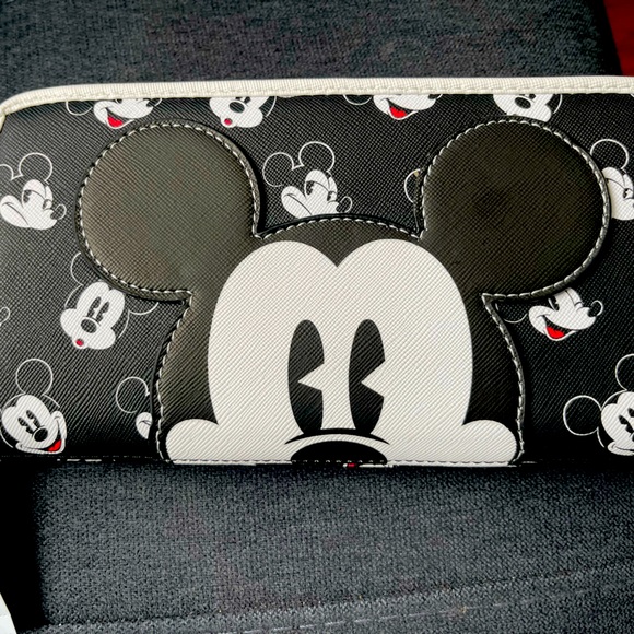 Disney | Accessories | Disney Mikey Mouse Wallet | Poshmark